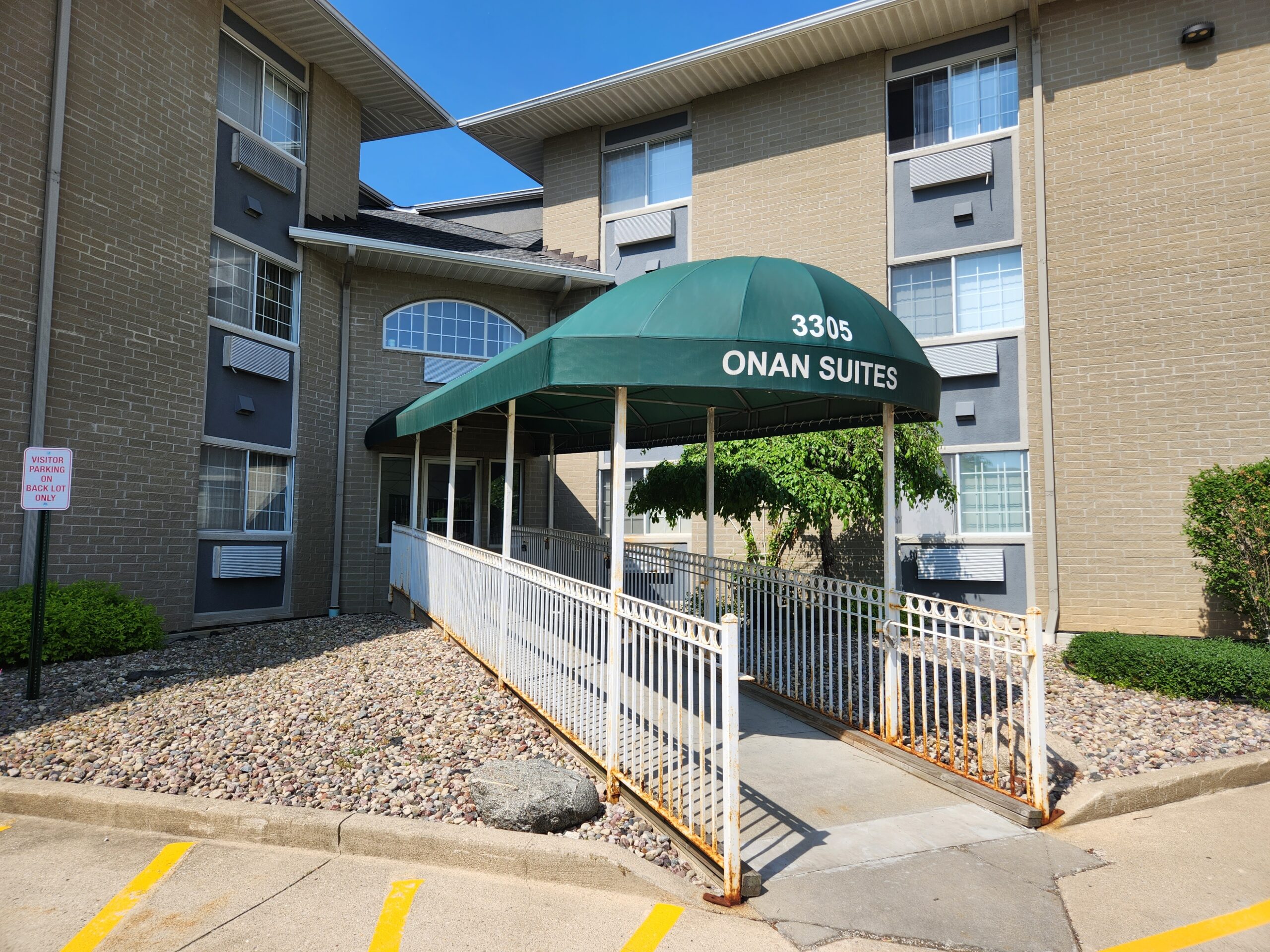 Just Listed! Rare One Bedroom End-Unit at Onan Senior Suites